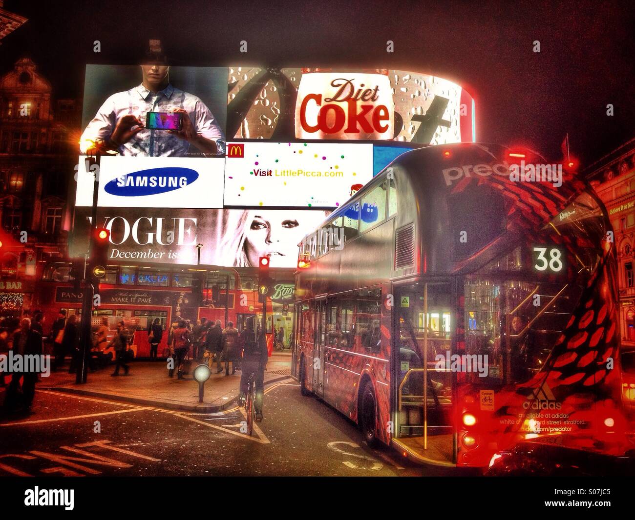 Traffic in Piccadilly Circus at night Stock Photo - Alamy