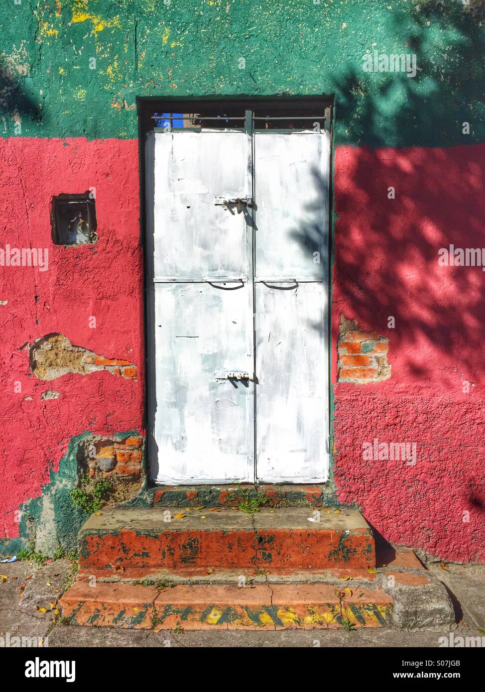 Puerta mexico hi-res stock photography and images - Alamy