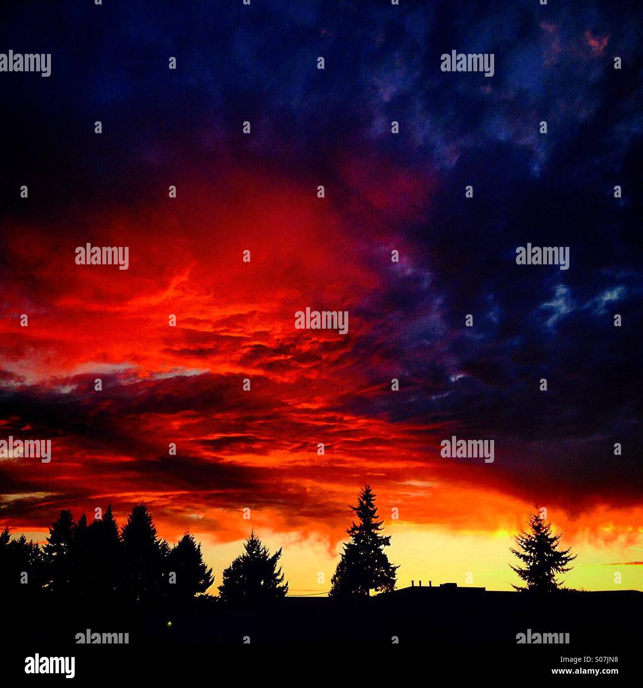Blood sky hi-res stock photography and images - Alamy