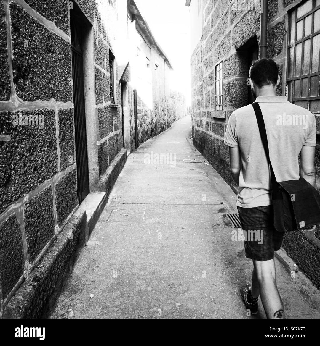 Alley walking hi-res stock photography and images - Alamy
