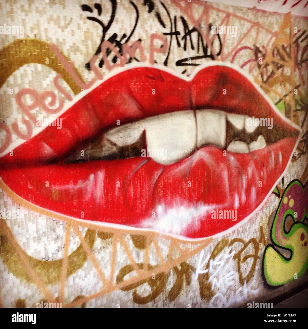 Graffiti lips hi-res stock photography and images - Alamy