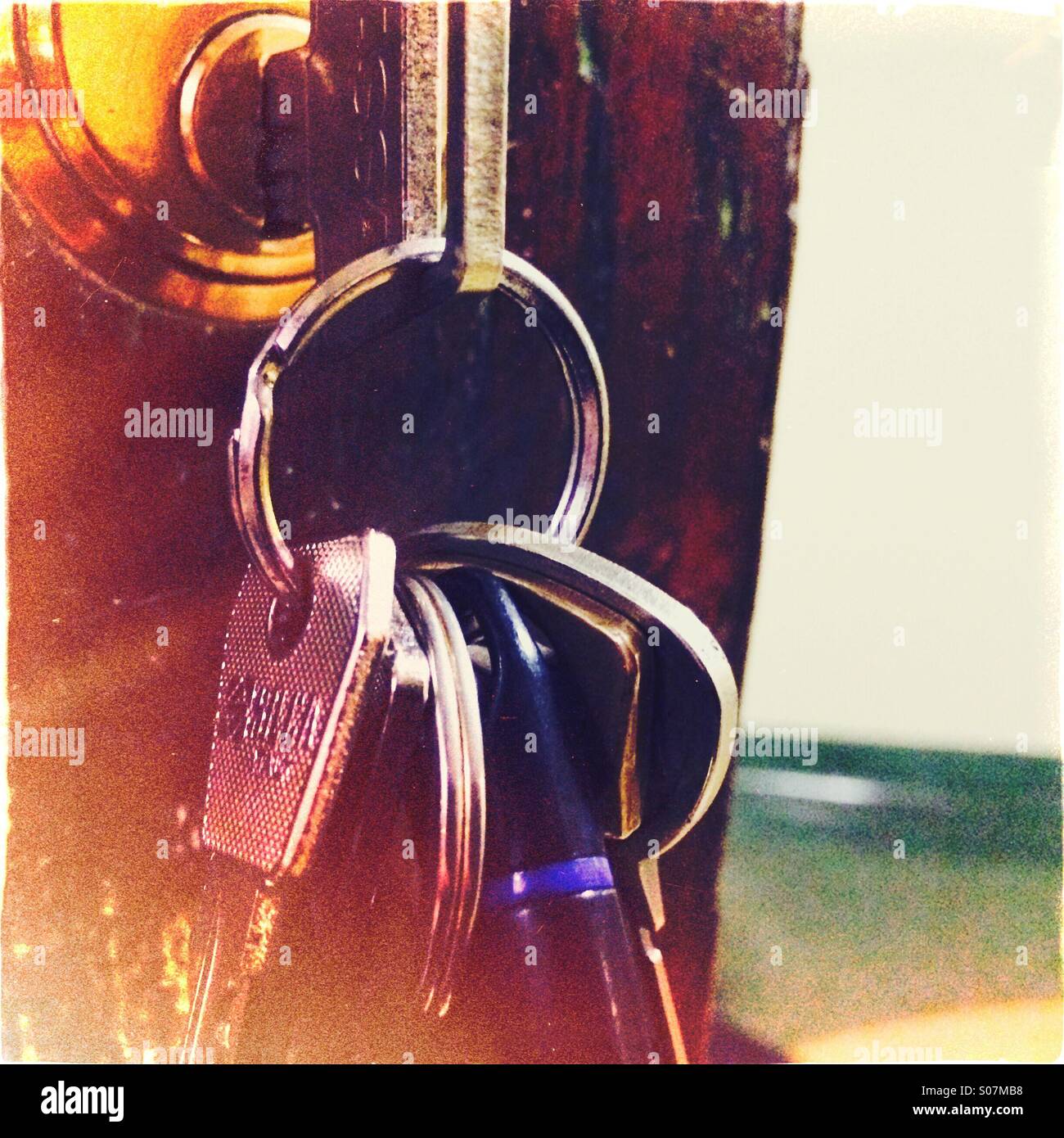 Keys left in door hi-res stock photography and images - Alamy