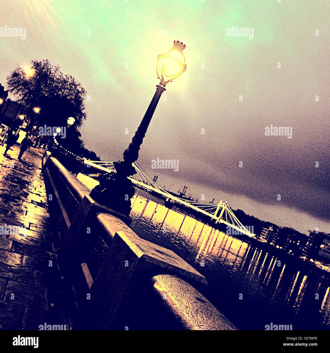 Riverside lighting hi-res stock photography and images - Alamy
