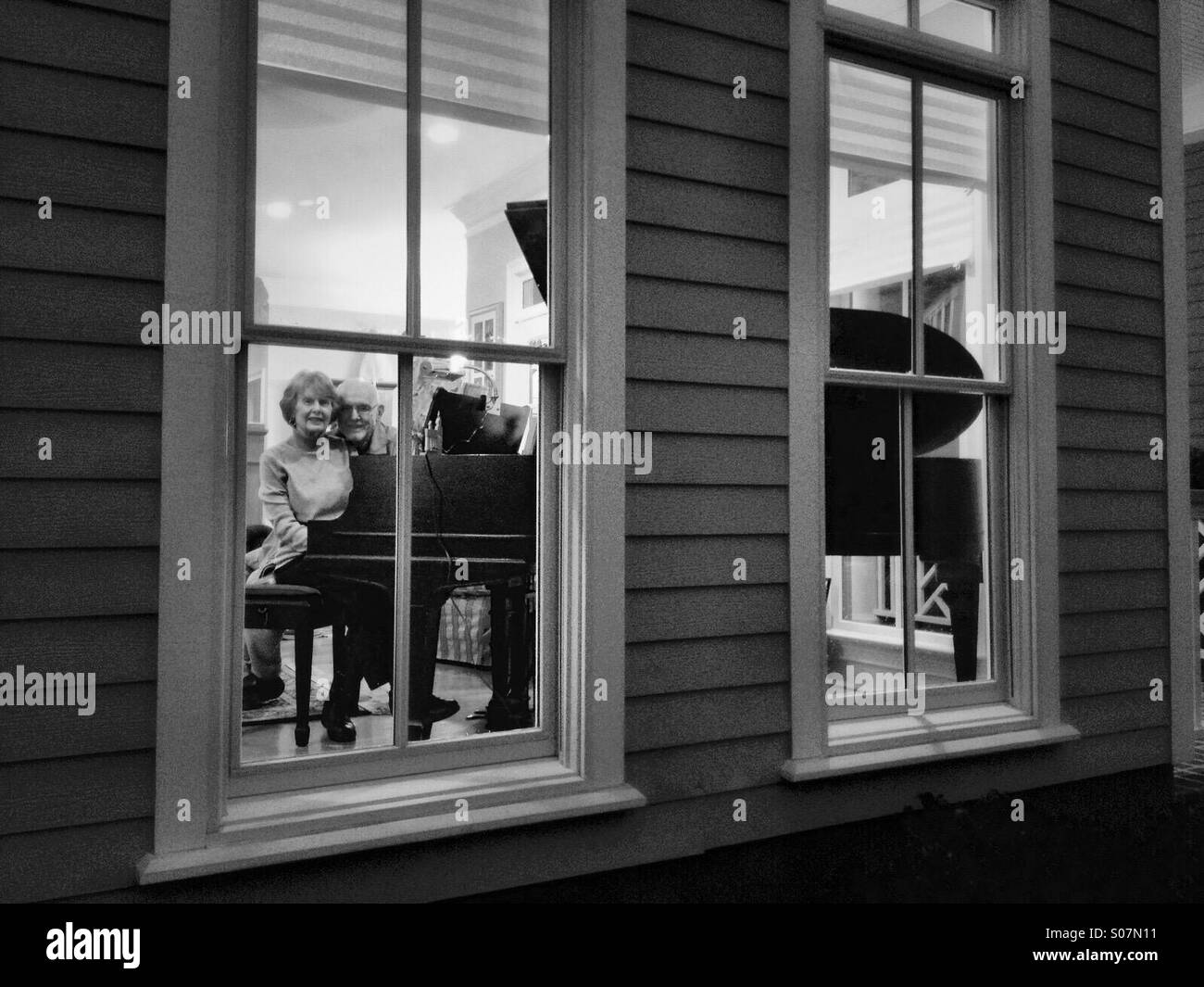 Elderly coupe at home hi-res stock photography and images - Alamy