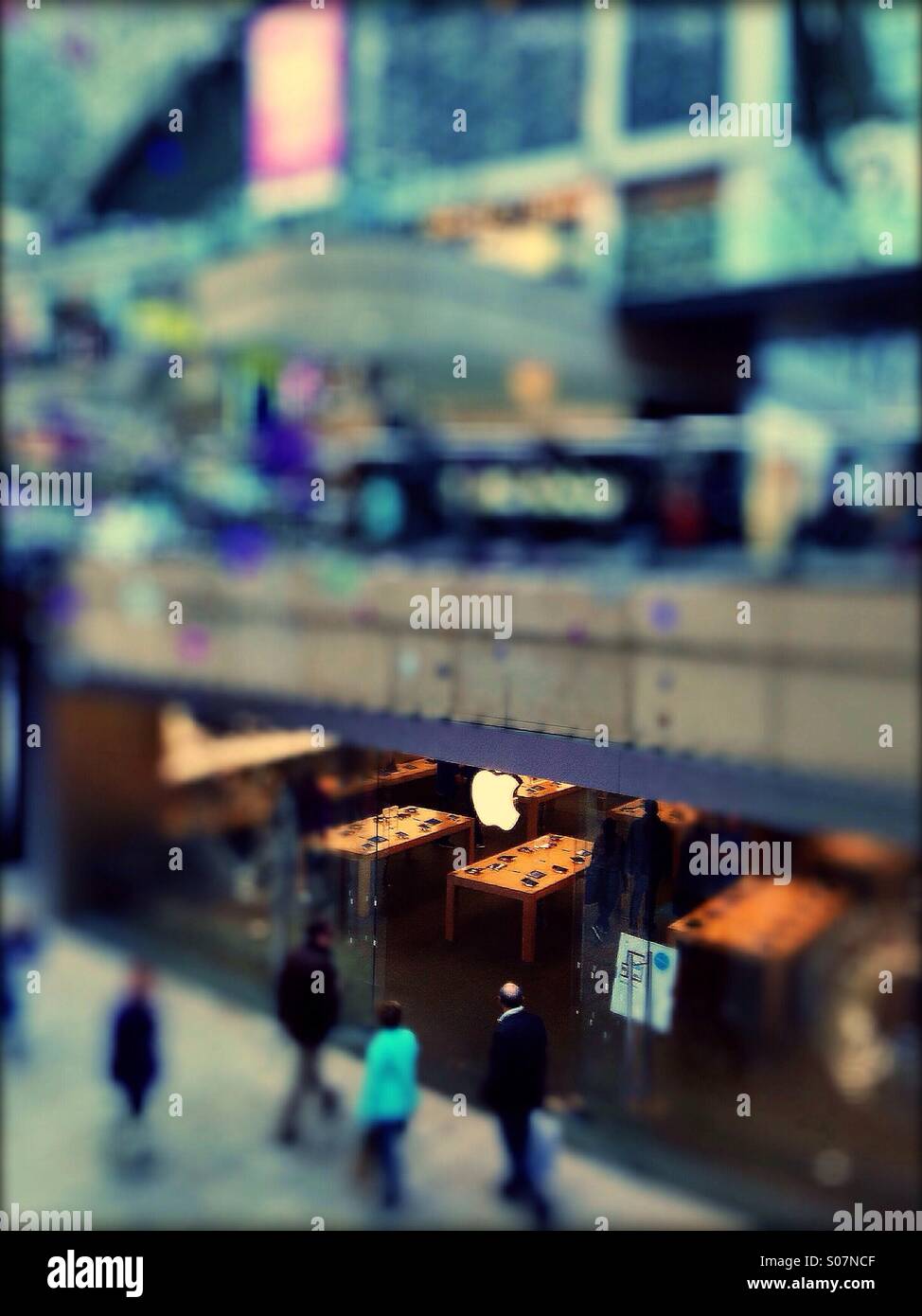 Apple store trinity leeds hi-res stock photography and images - Alamy