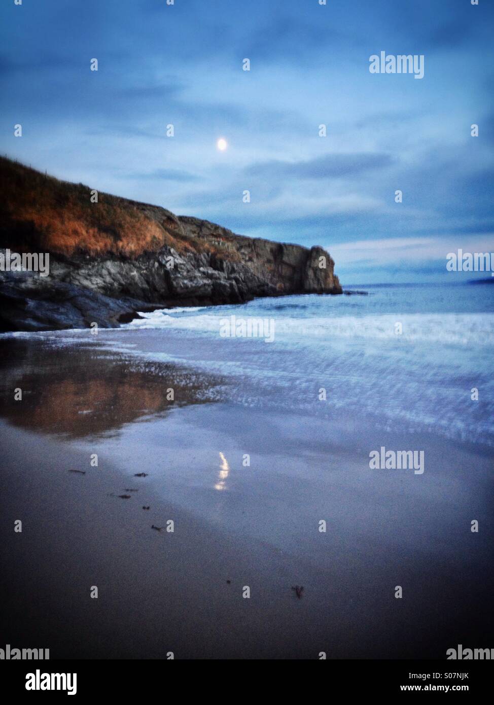 Beach at moonlight hi-res stock photography and images - Alamy
