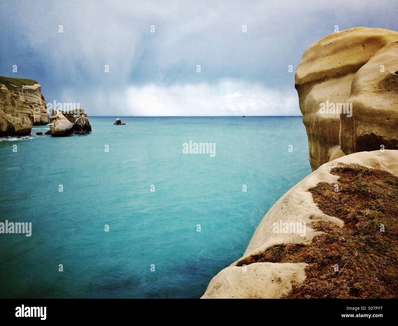 Rain over the ocean hi-res stock photography and images - Alamy