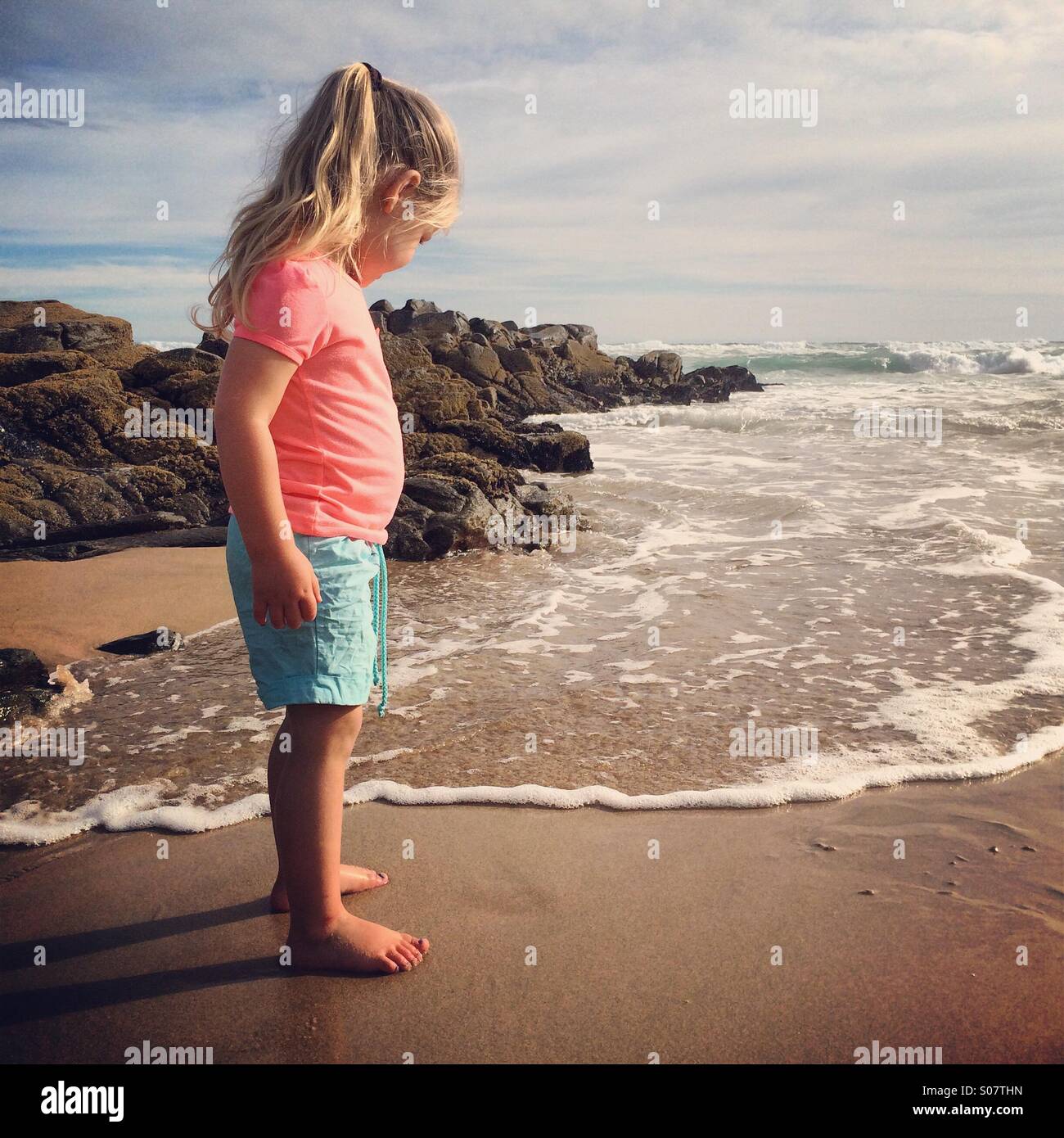 Kid at the beach hi-res stock photography and images - Alamy