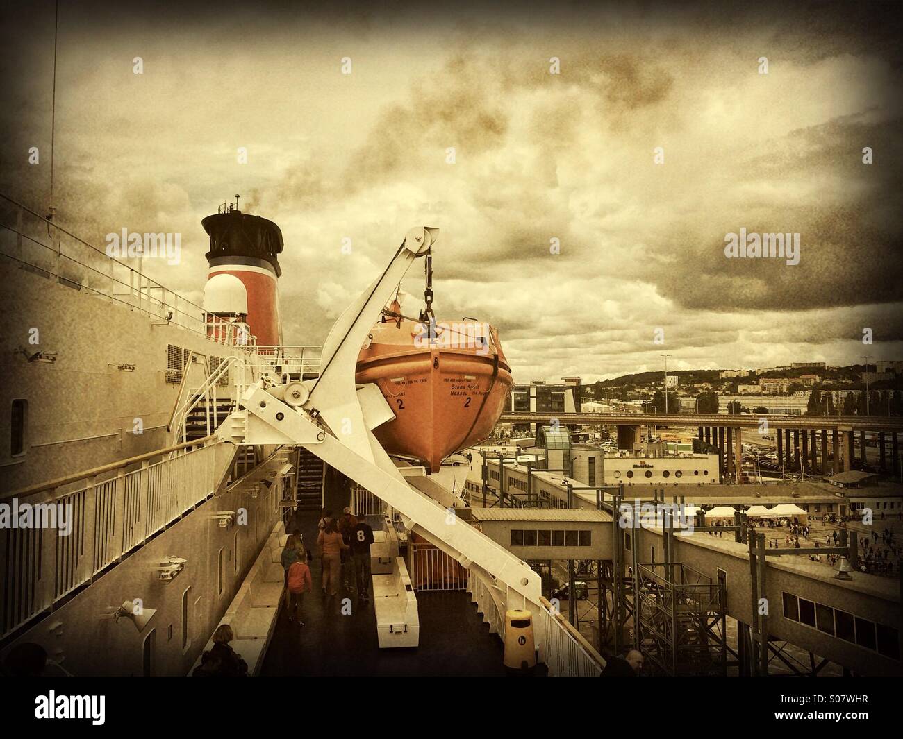 Lifeboat vintage hi-res stock photography and images - Alamy