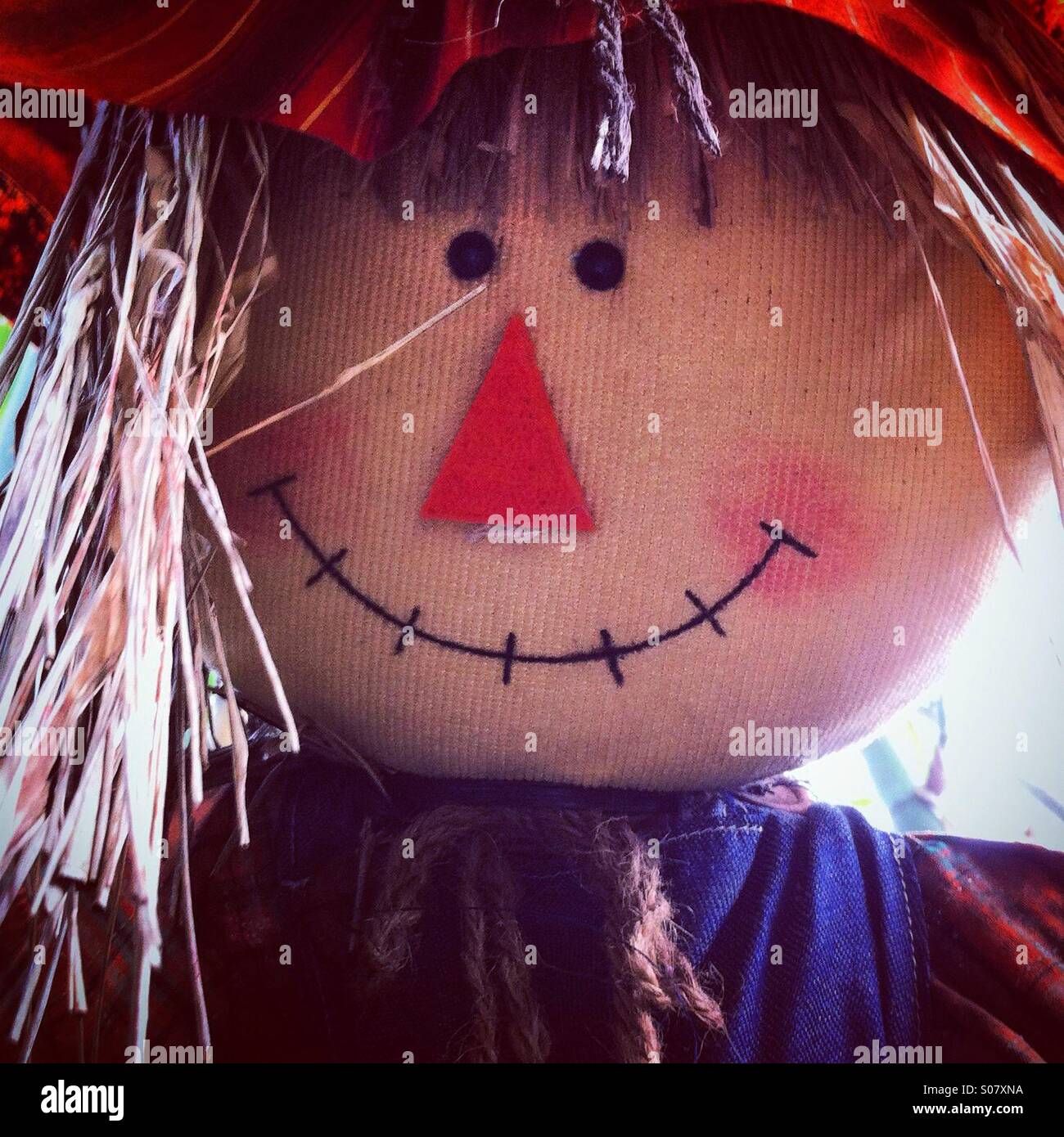 Smiley face scarecrow hi-res stock photography and images - Alamy