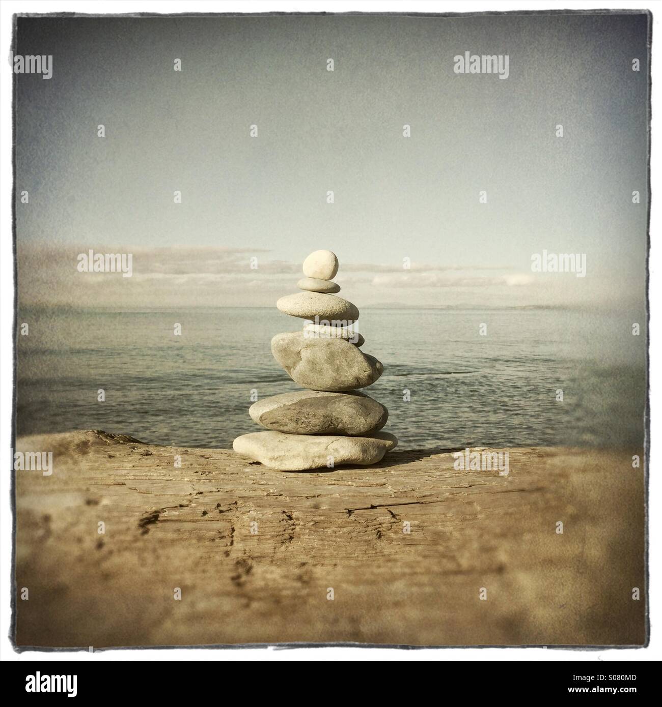 Cairn rocks stacked beach hi-res stock photography and images - Alamy