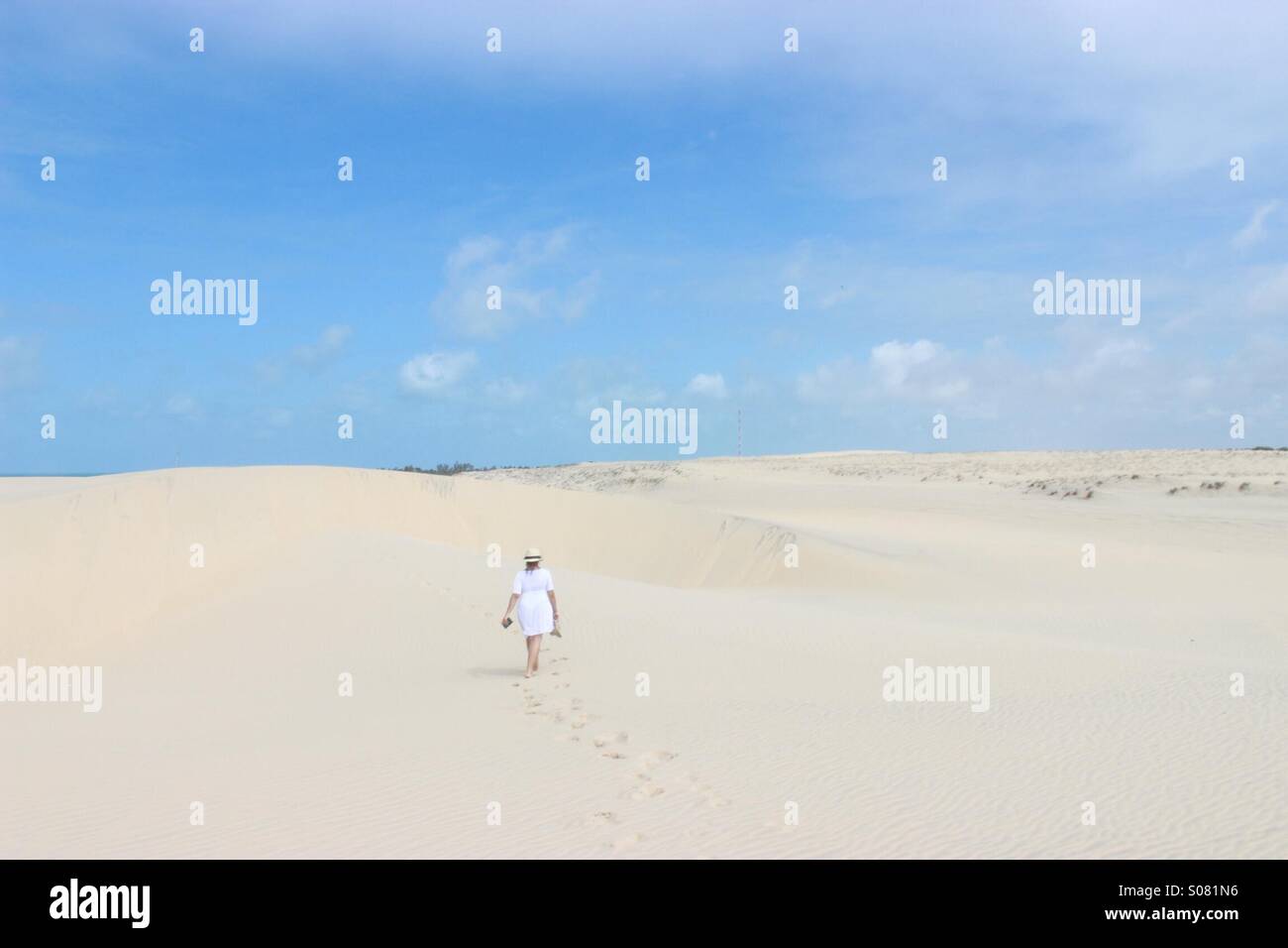 Girl walking on the sand hi-res stock photography and images - Alamy