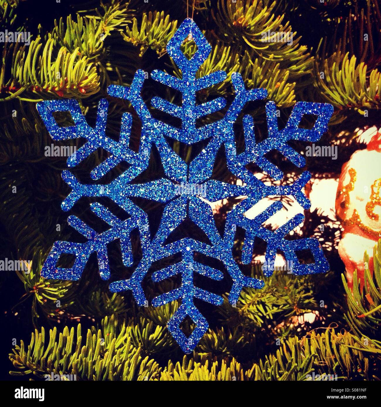 Blue snowflake hi-res stock photography and images - Alamy