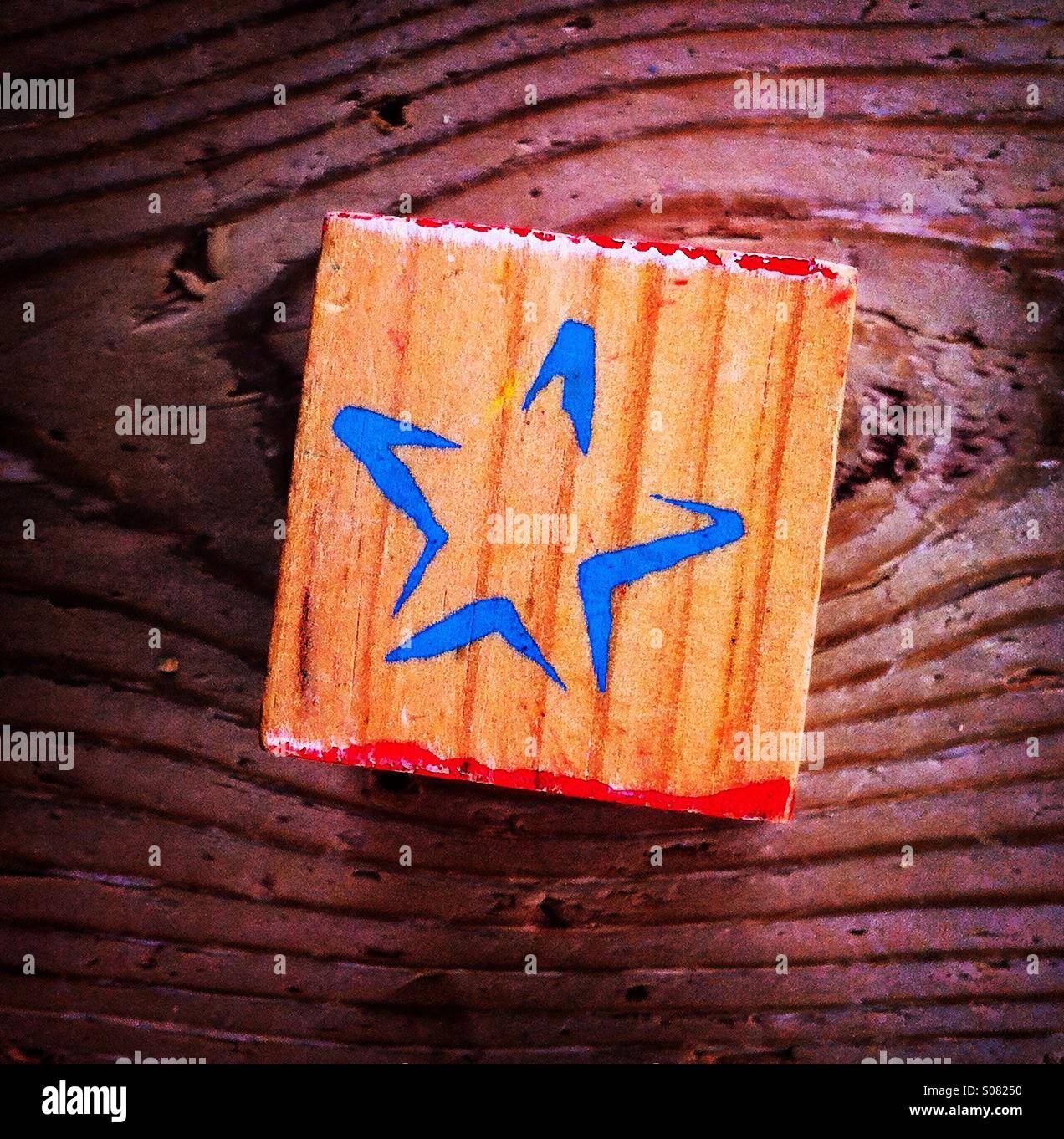 Blue star on a wood block Stock Photo - Alamy