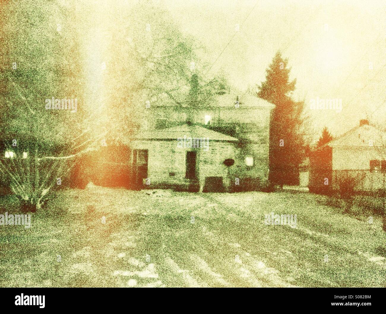 Run down house Stock Photo - Alamy