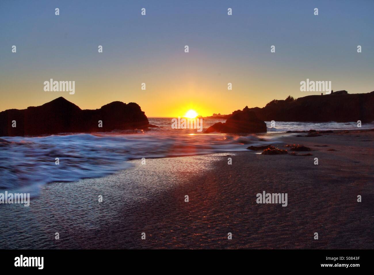 The sun just begins to dip below the risen on Ohlson Beach in Sea Ranch ...