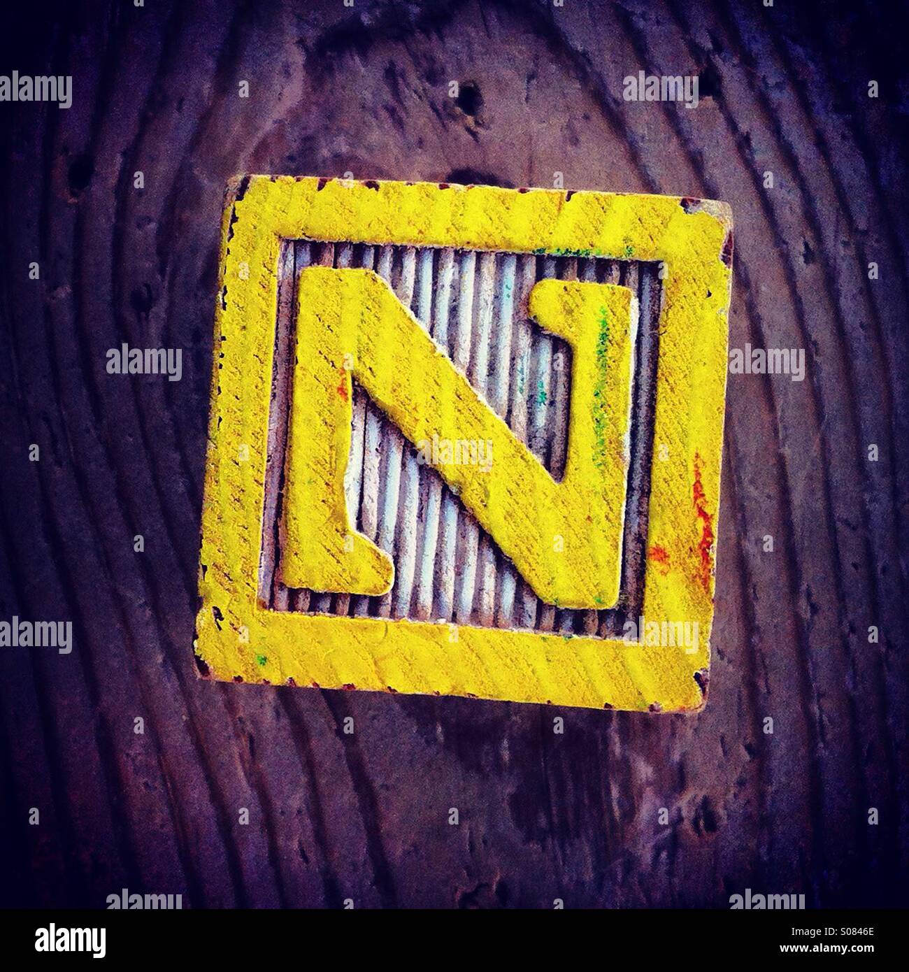 Letter N on a wood block Stock Photo - Alamy