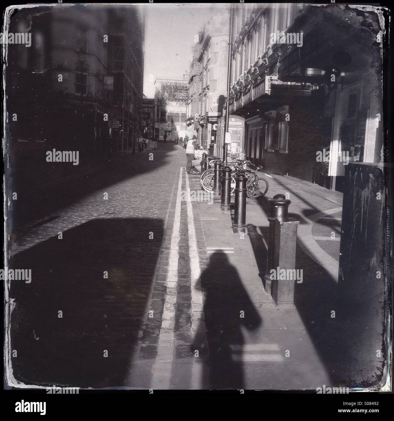 Shaded side streets hi-res stock photography and images - Alamy