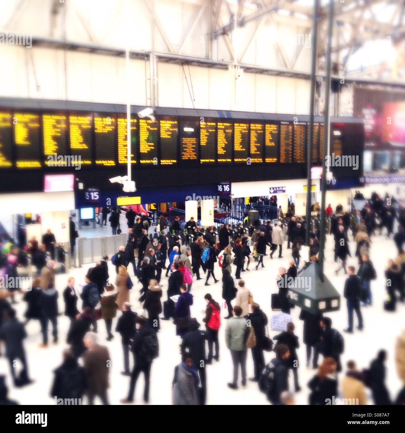 London waterloo station overcrowding hi-res stock photography and ...