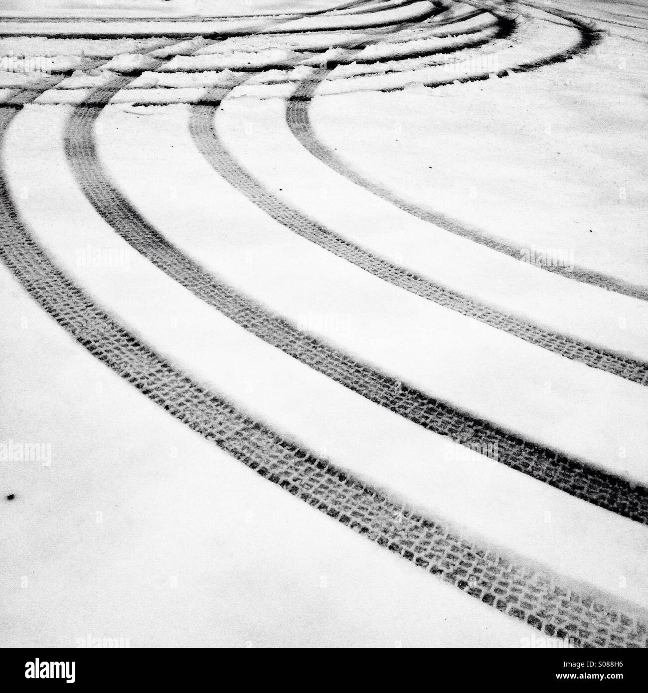 Car tire tracks hi-res stock photography and images - Alamy