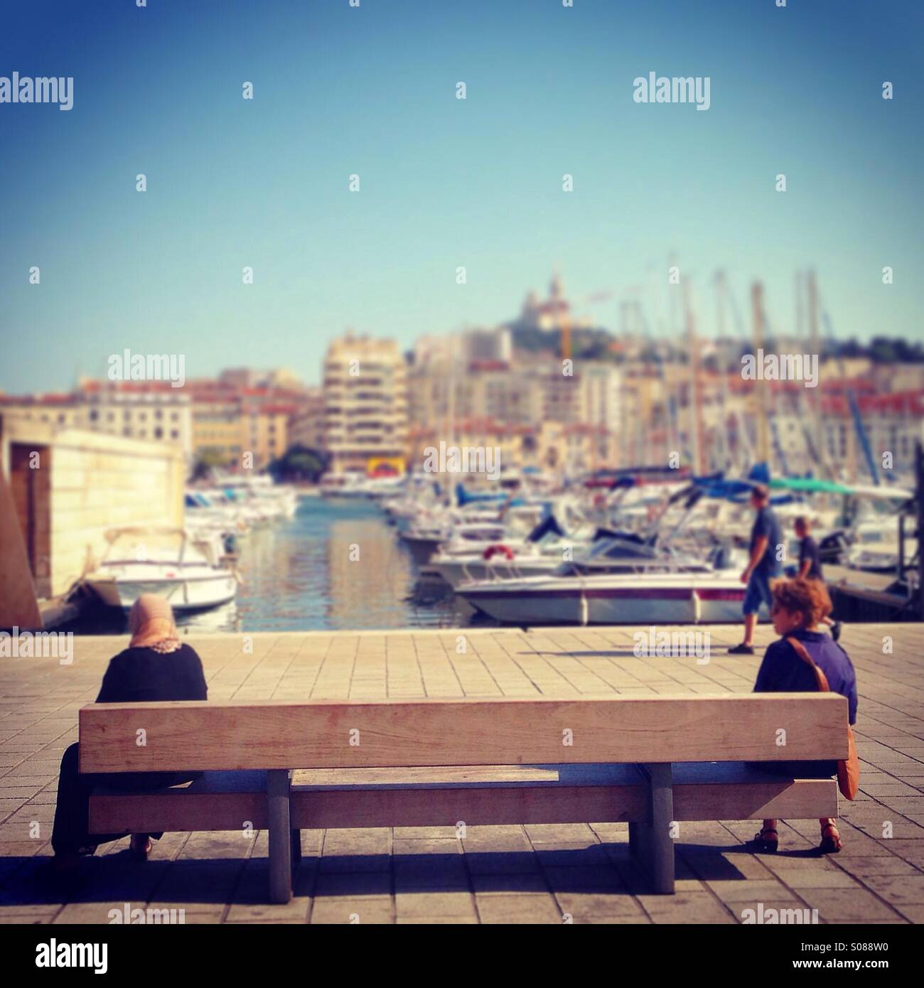 Two strangers hi-res stock photography and images - Alamy