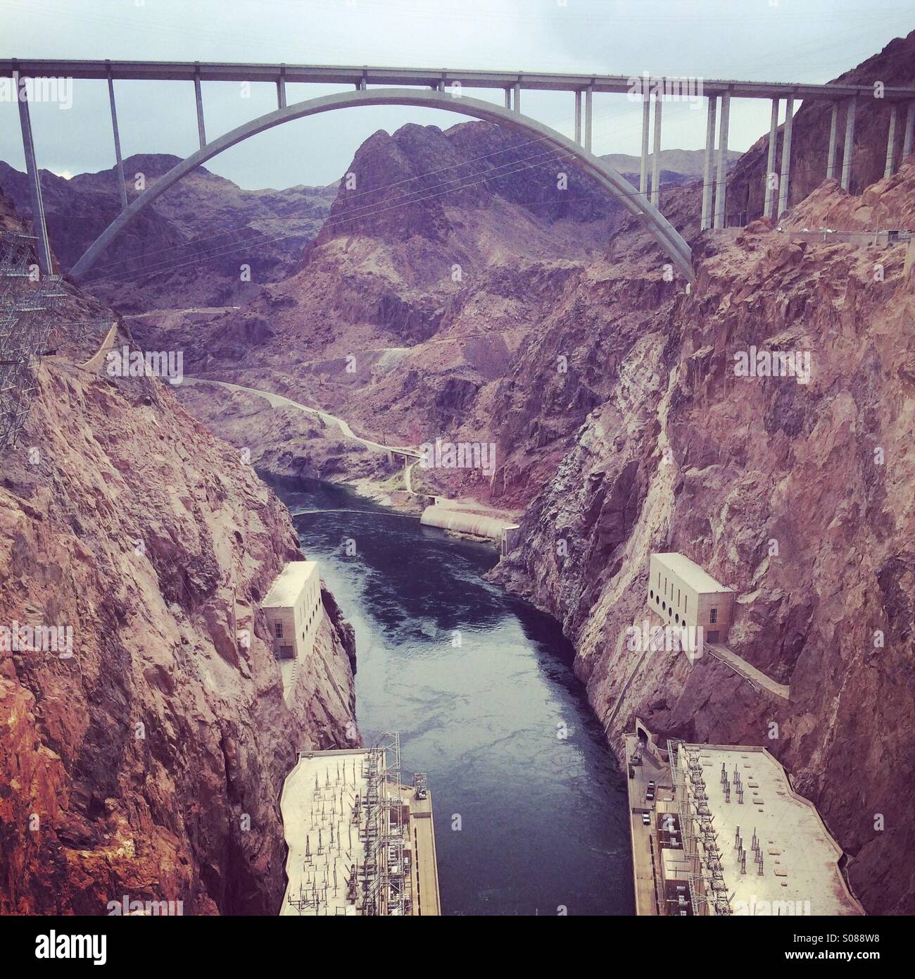 Dam mountain hi-res stock photography and images - Alamy