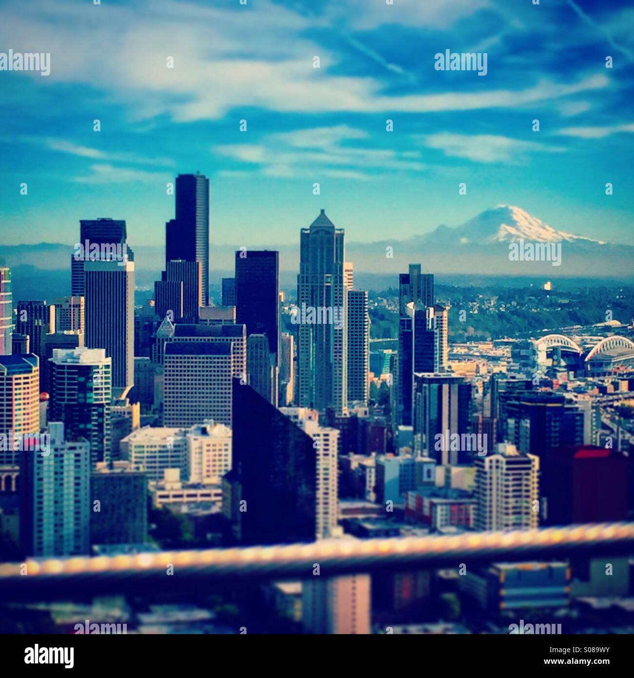 Seattle space needle mount rainier hi-res stock photography and images ...