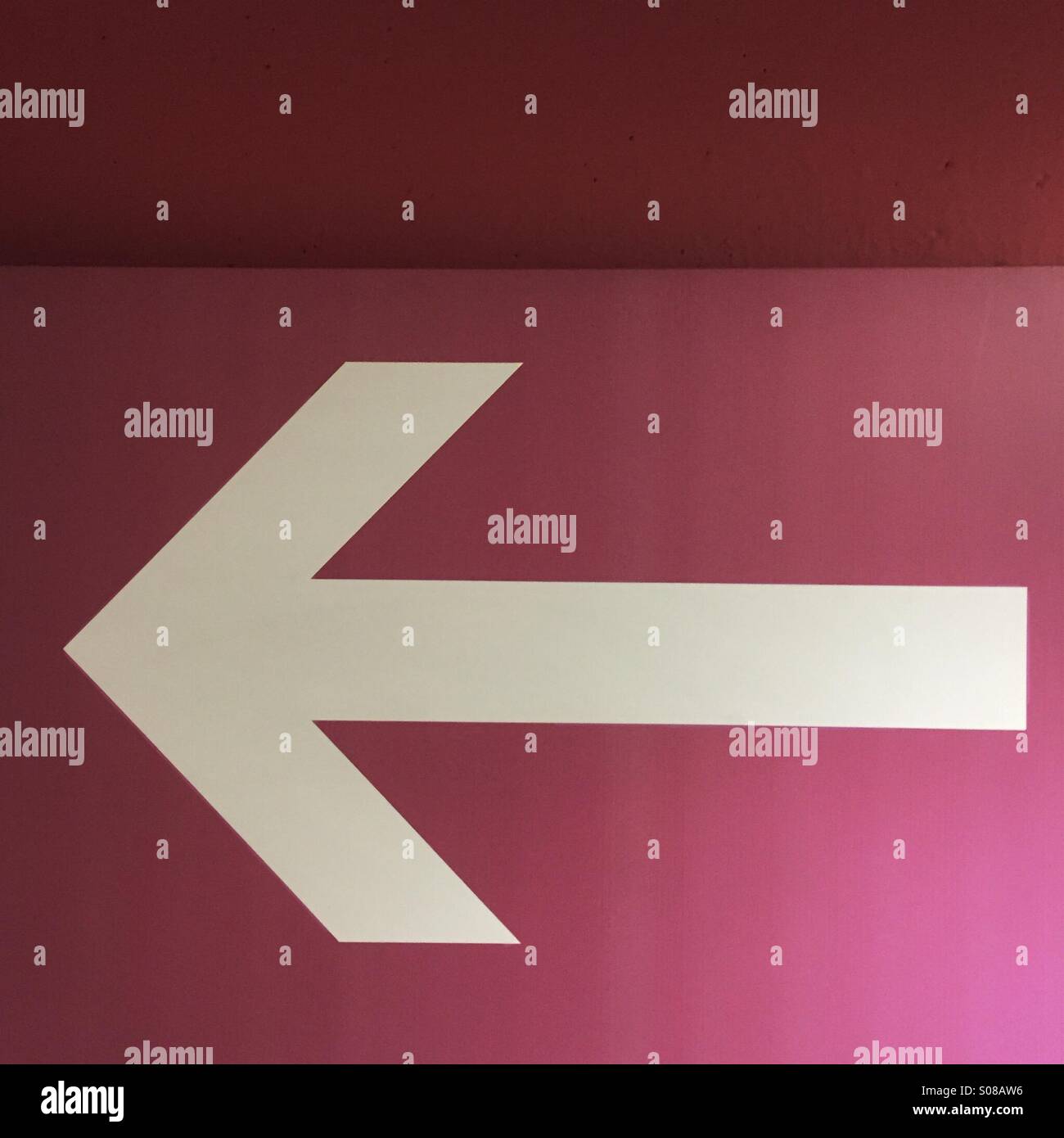 Pointing arrow hi-res stock photography and images - Alamy