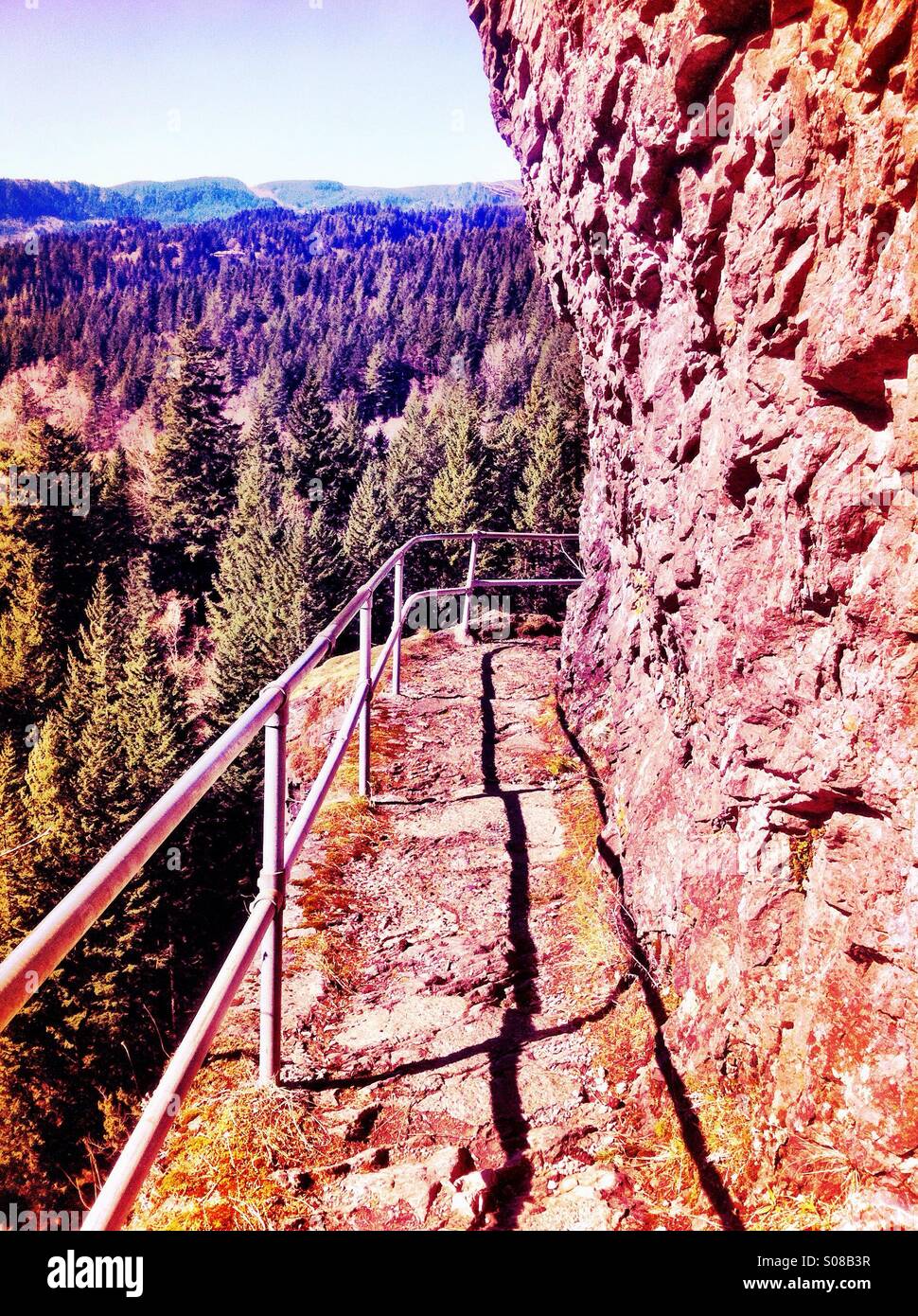 Edge of walkway hi-res stock photography and images - Alamy