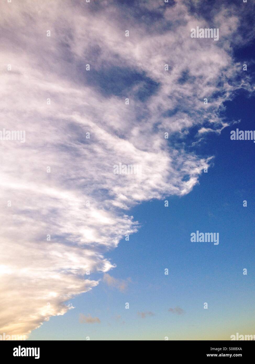 Cirrus cloud formations Stock Photo - Alamy