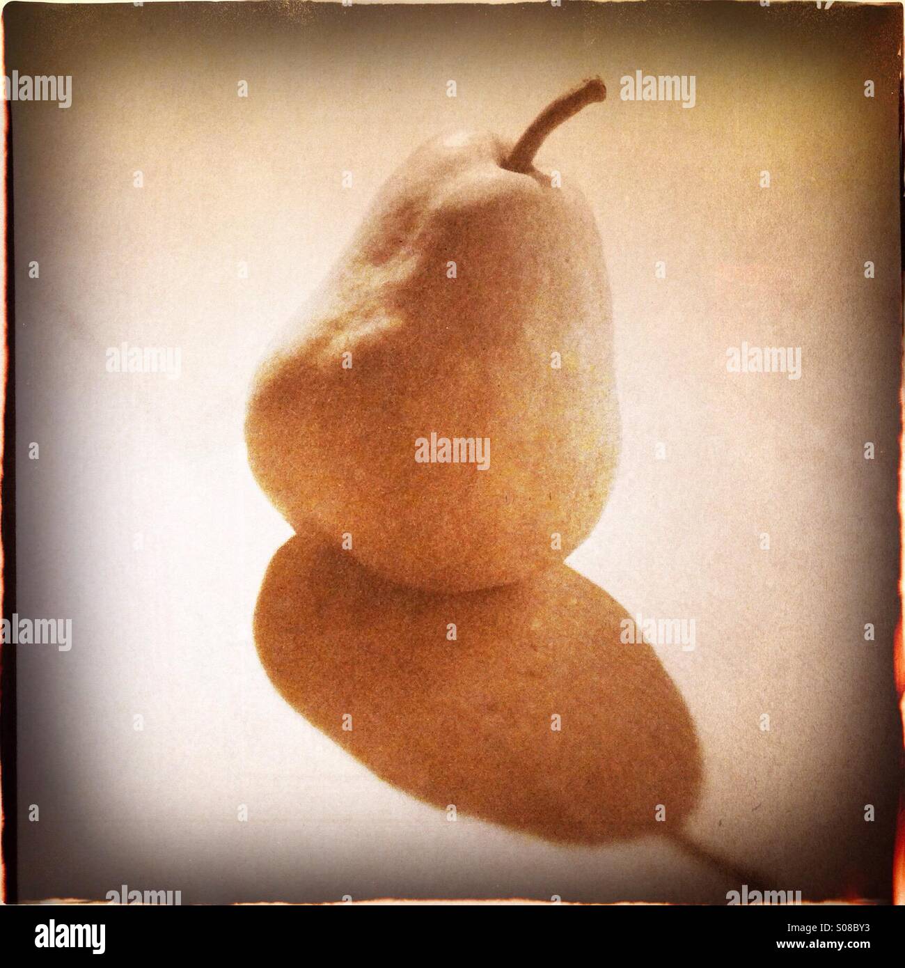 Image of a pear hi-res stock photography and images - Alamy