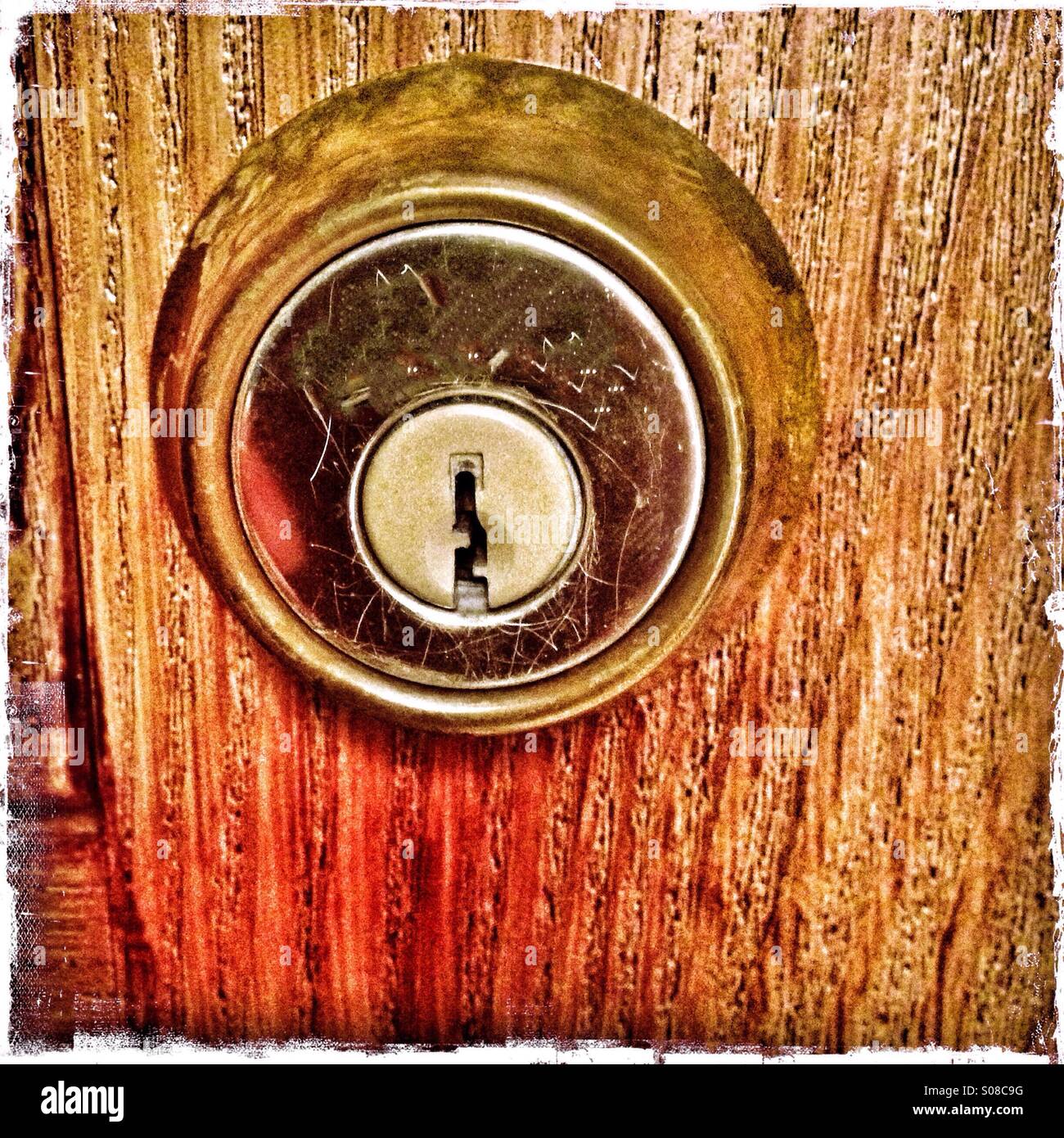 Circle lock hi-res stock photography and images - Alamy