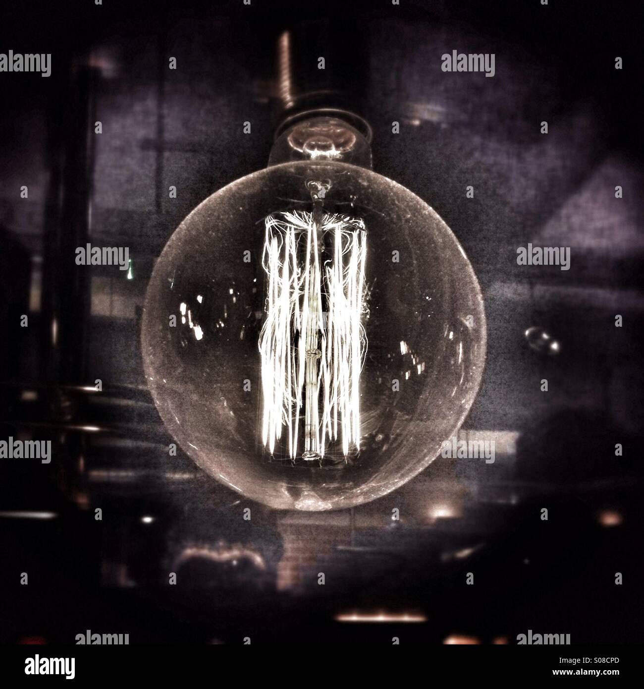 Old fashioned light bulb Stock Photo - Alamy