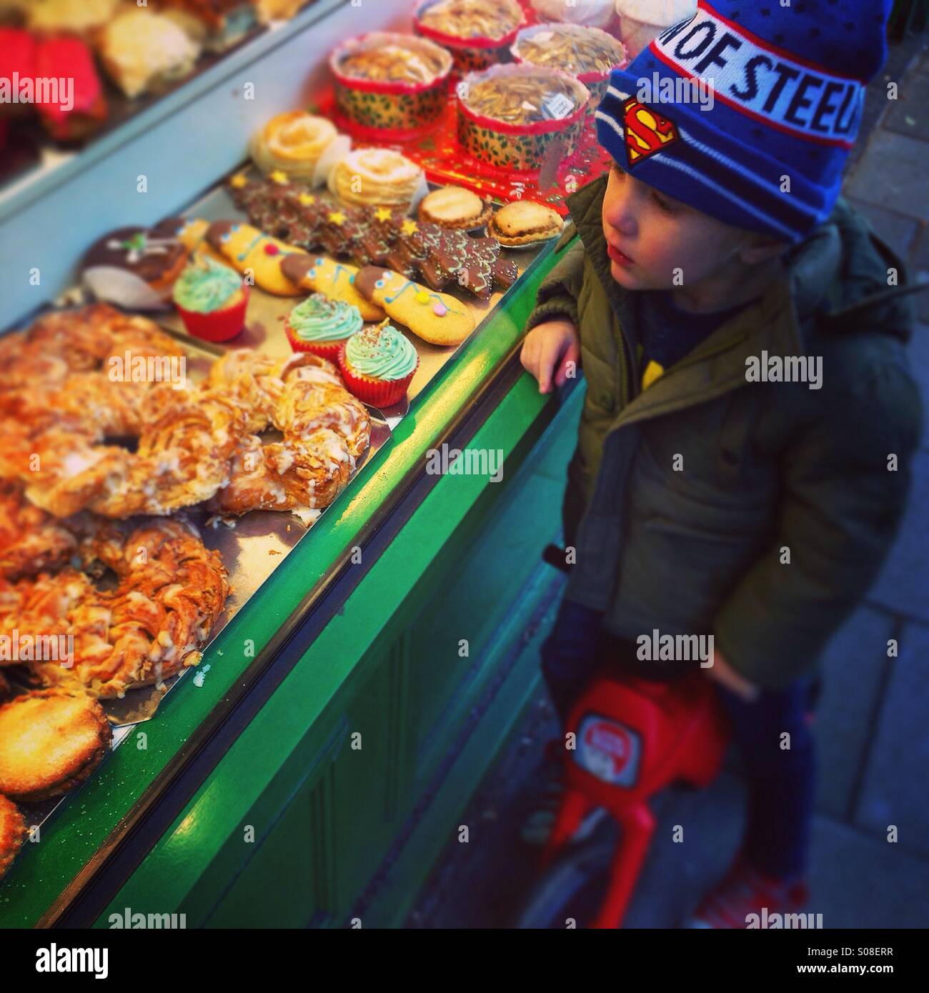 Bakery boy hi-res stock photography and images - Alamy