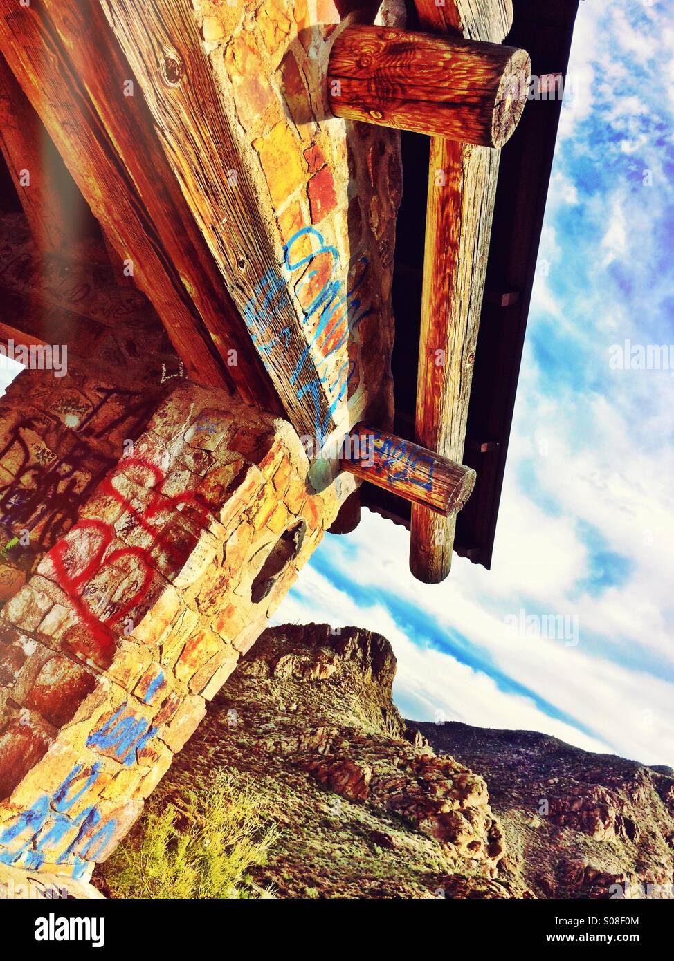 Graffiti vertical hi-res stock photography and images - Alamy