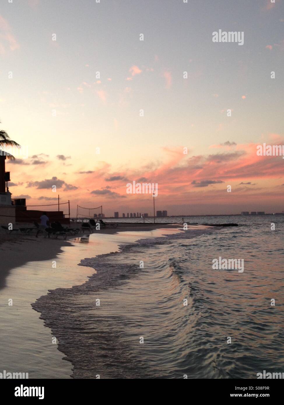 Ocean sunsets hi-res stock photography and images - Alamy