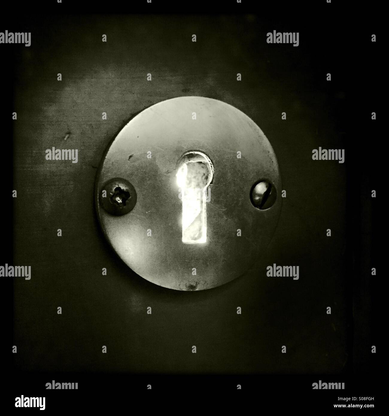 Light through keyhole hi-res stock photography and images - Alamy