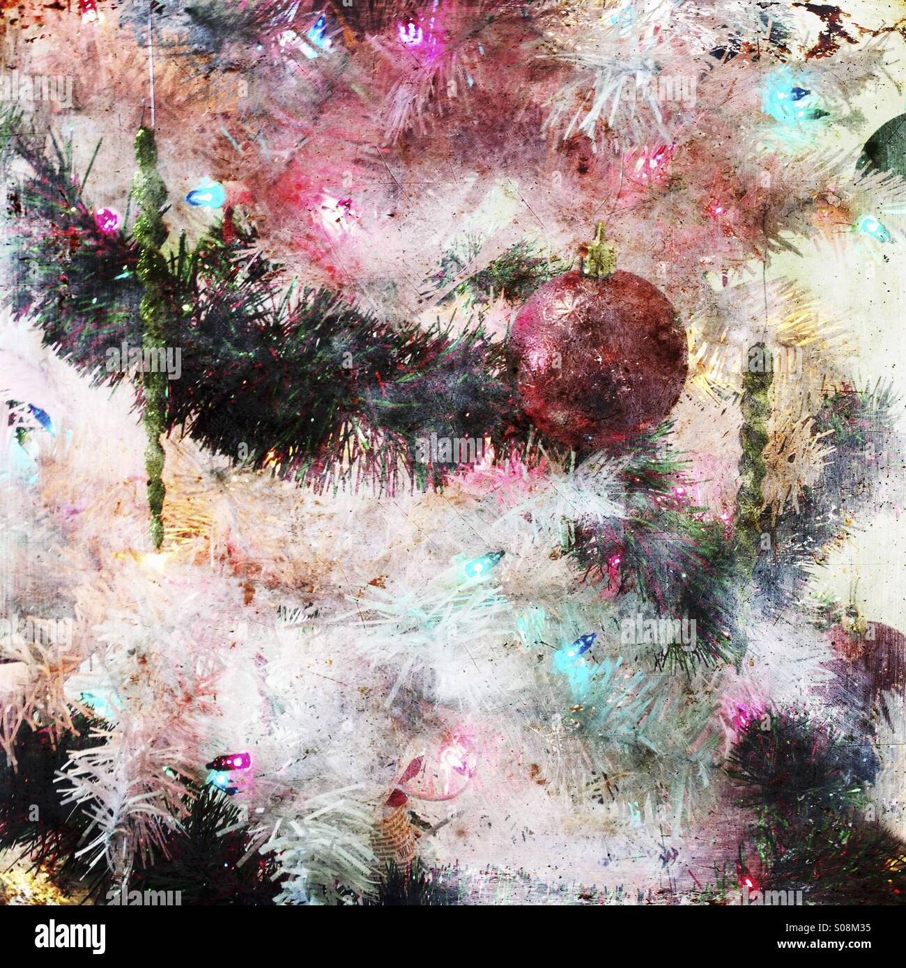 Red christmas tree bulb hi-res stock photography and images - Alamy