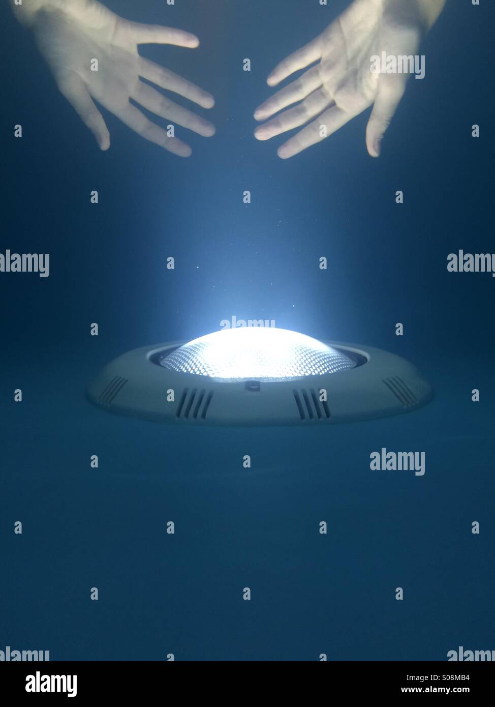 Hands under water hi-res stock photography and images - Alamy