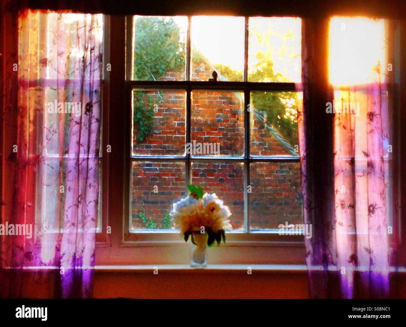 Sunshine through the windows hi-res stock photography and images - Alamy