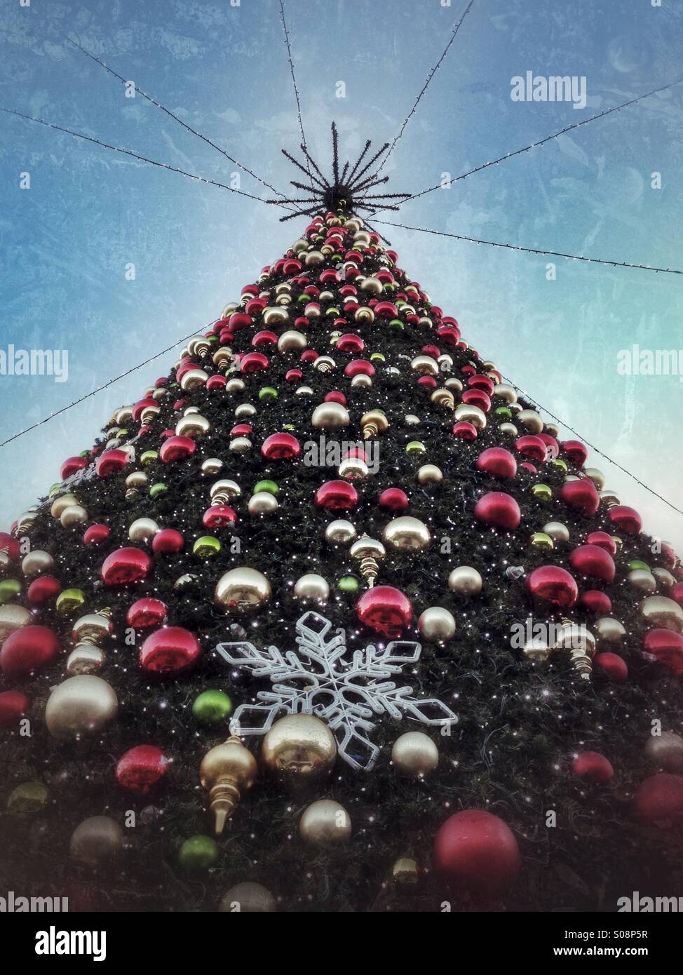 Giant xmas tree hi-res stock photography and images - Alamy