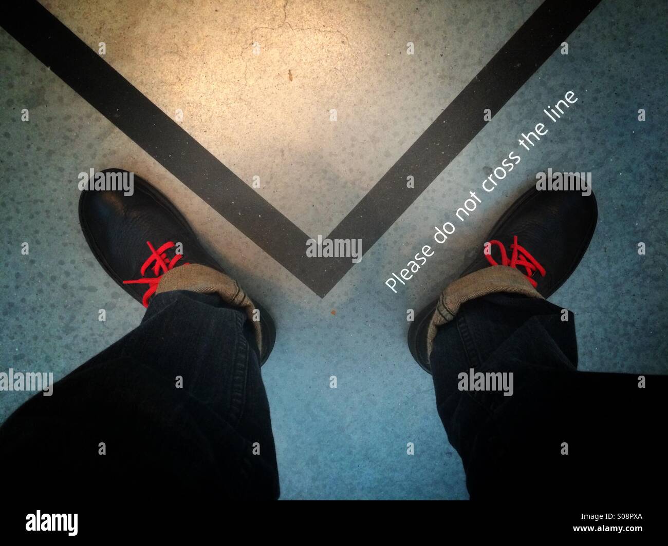 Please do not cross the line, Tate Modern Stock Photo - Alamy