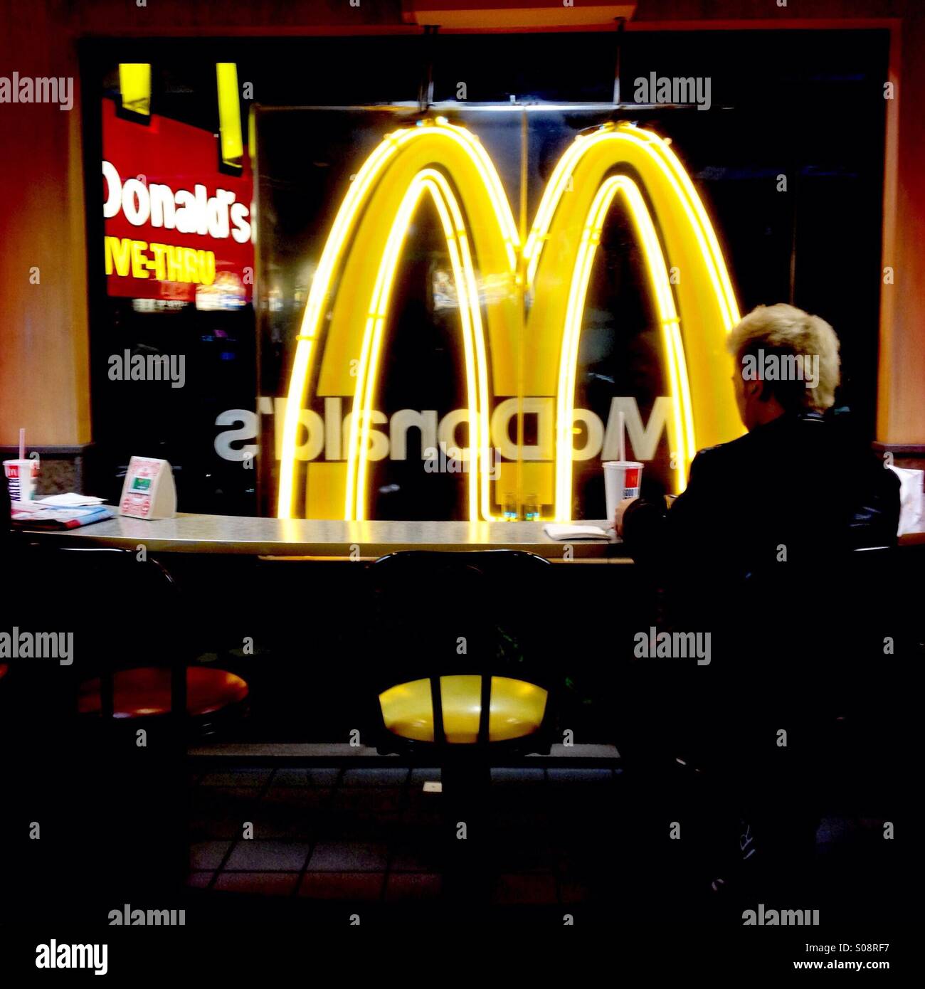 Drive thru window fast food restaurant hi-res stock photography and ...