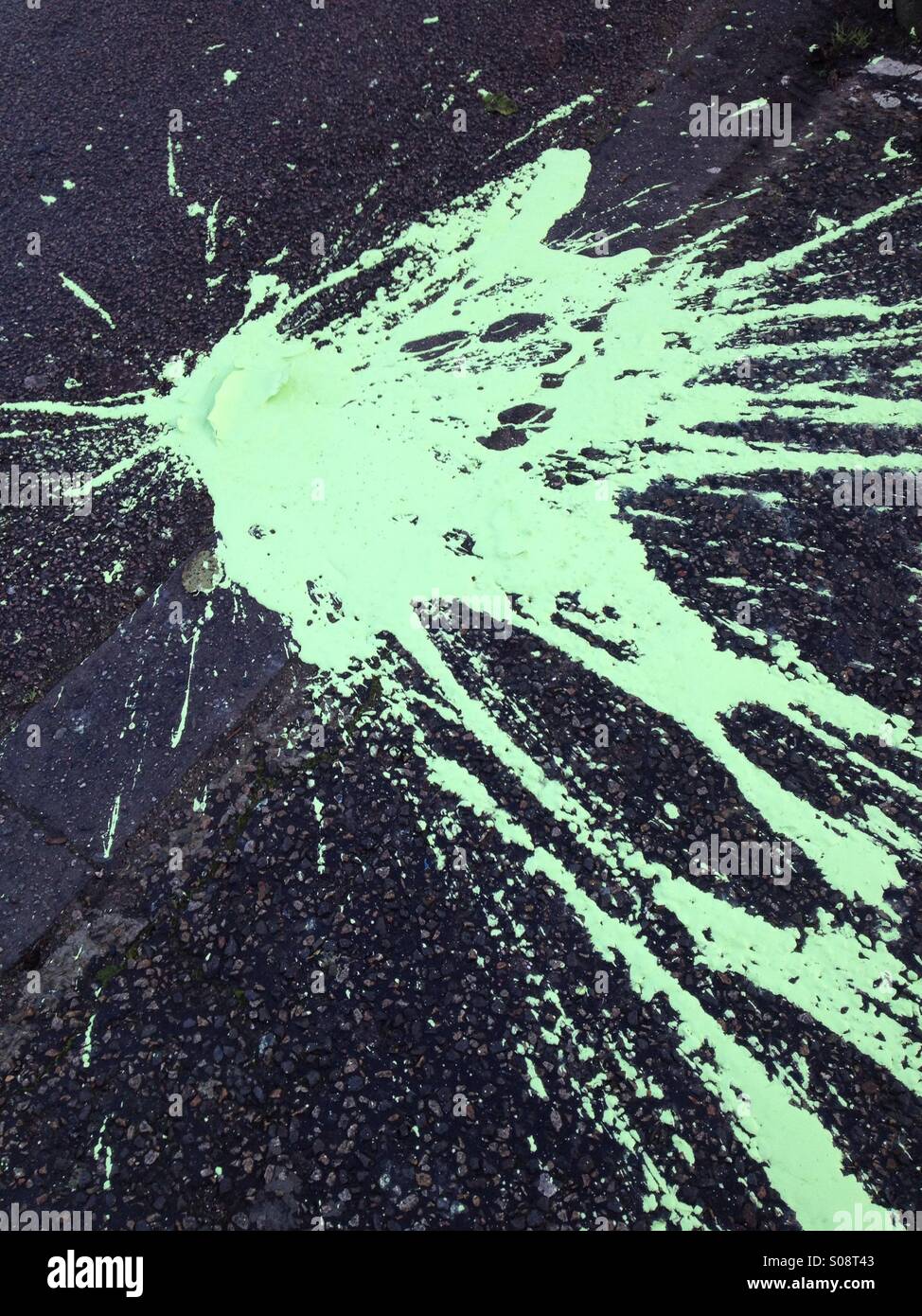 Green paint splatter hi-res stock photography and images - Alamy
