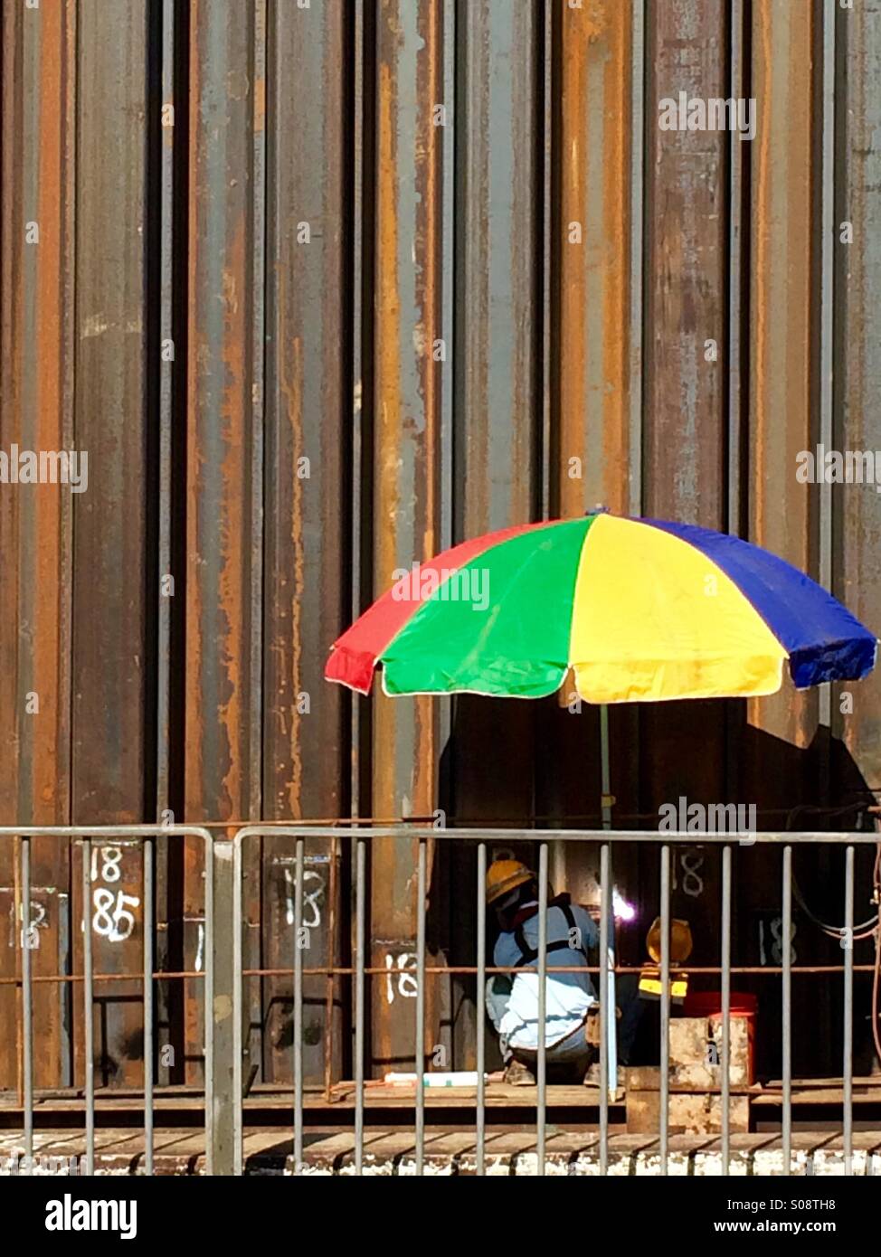 Umbrella construction hi-res stock photography and images - Alamy