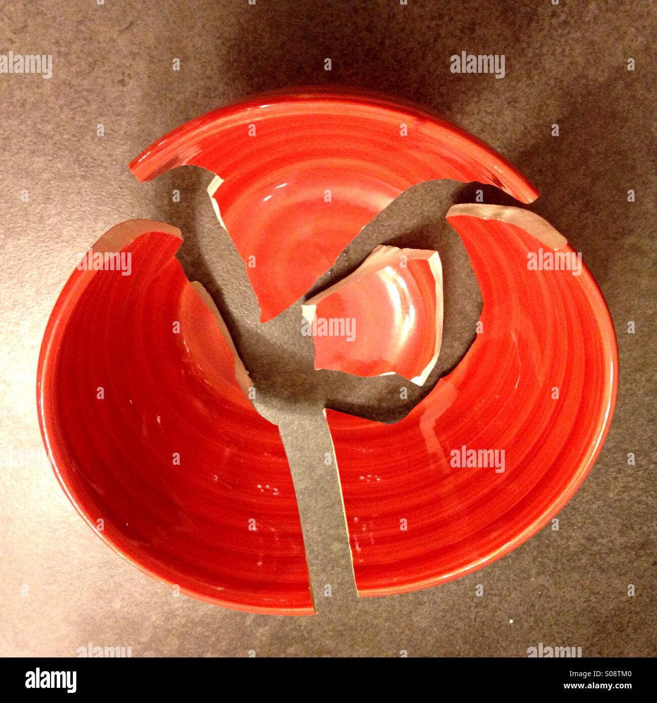 Broken ceramics hi-res stock photography and images - Alamy