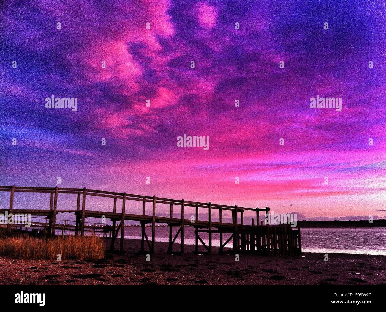 Pink sunset hi-res stock photography and images - Alamy