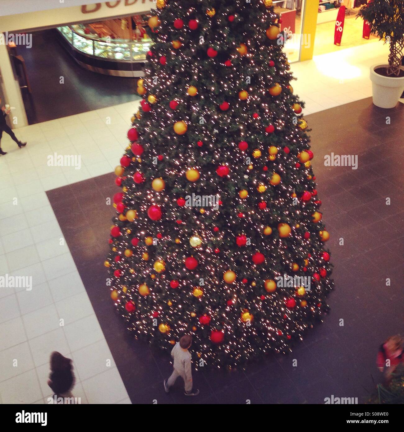 Christmas tree in shopping mall hi-res stock photography and images - Alamy