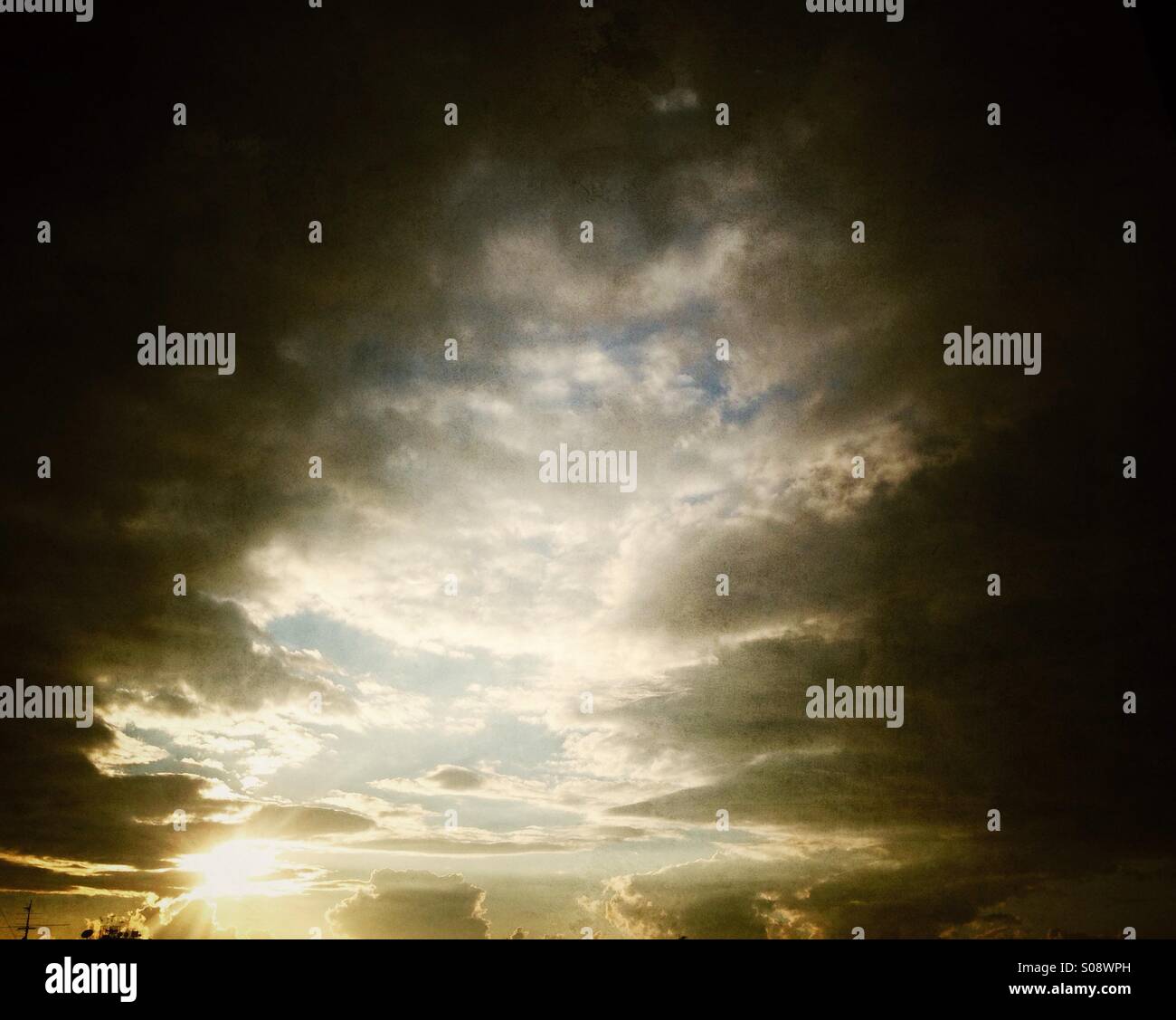Sun between the clouds hi-res stock photography and images - Alamy