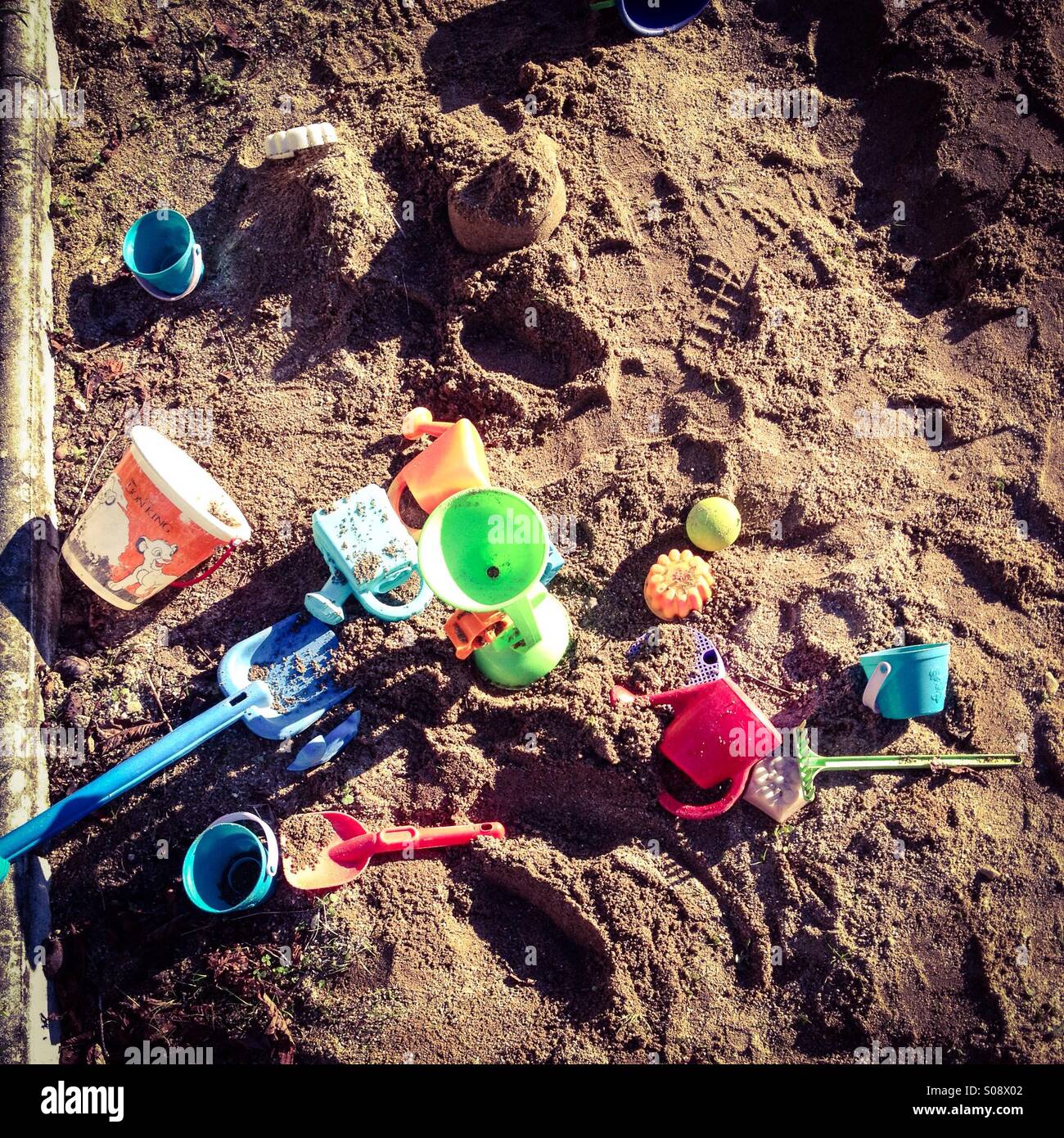Toddlers playing in sandbox hi-res stock photography and images - Alamy